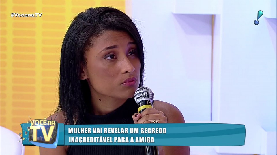 Mulher revela que quer cumprimentar amiga lambendo os pés dela - TV UOL Mulher revela que quer cumprimentar amiga lambendo os pés dela - TV UOL