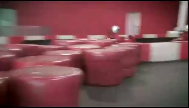 Real Life Mario Kart - 19/05/2011 - UOL Play