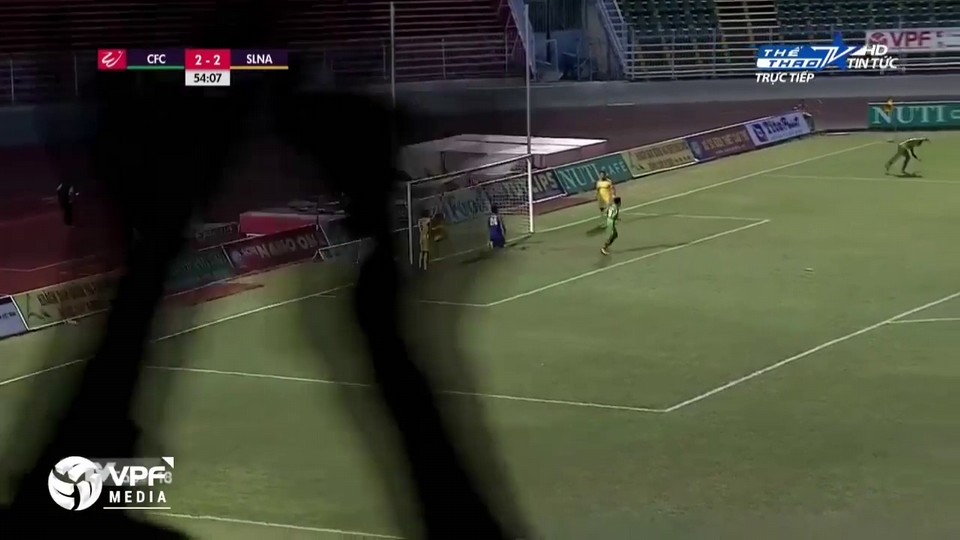 Brasileiro faz gol por cobertura e entra para a seleção da rodada no ...