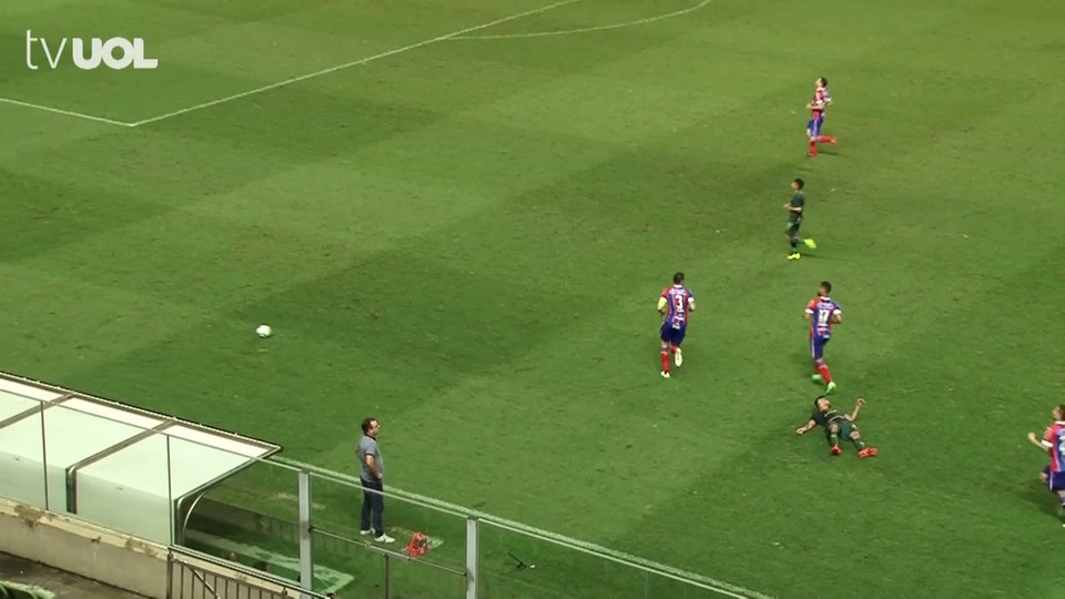 Tiago é expulso do jogo - 25/11/2018 - UOL Play