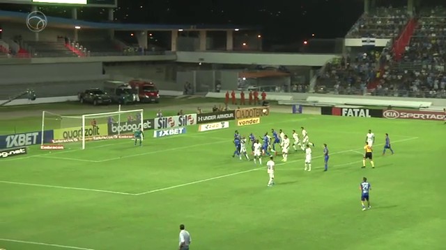 CSA tem oportunidade em cobrança de falta - 25/08/2019 - UOL Play