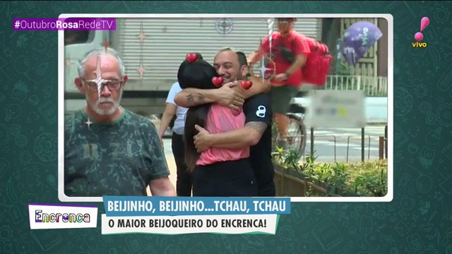 Beijinho, beijinho... tchau, tchau: Todo mundo mandou beijo pra ele ... Beijinho, beijinho... tchau, tchau: Todo mundo mandou beijo pra ele ...