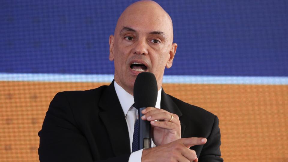 Alexandre de Moraes é aplaudido e chamado de 'Xandão' por servidores do ...
