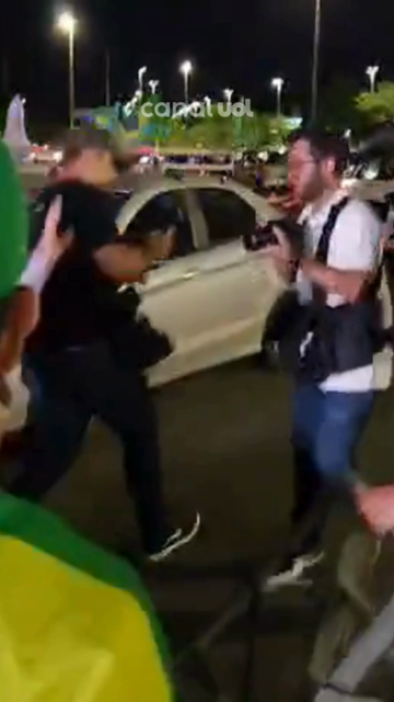 Homem é agredido em vigília bolsonarista após criticar ex-presidente