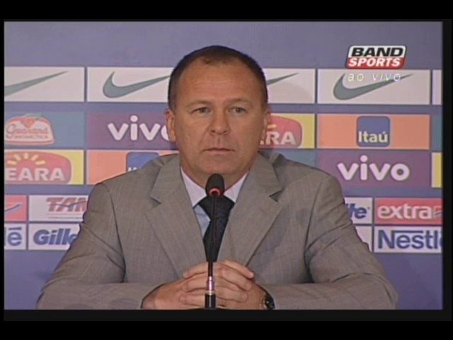 Mano enfatiza consistência da zaga e fala de Lúcio - 03/03/2011 - UOL Play